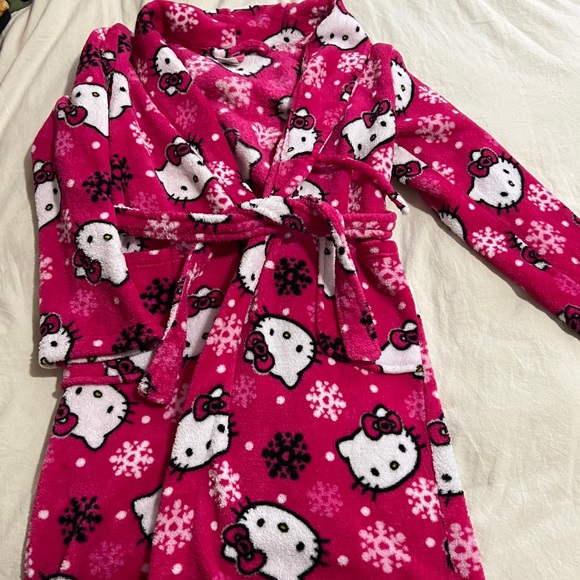 Intimates & Sleepwear | Hello Kitty Robe | Poshmark